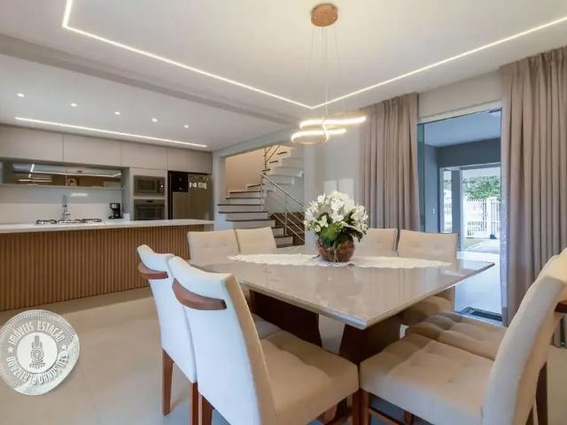 Casa / Sobrado para Venda em Blumenau/SC Fidélis 4 Quartos