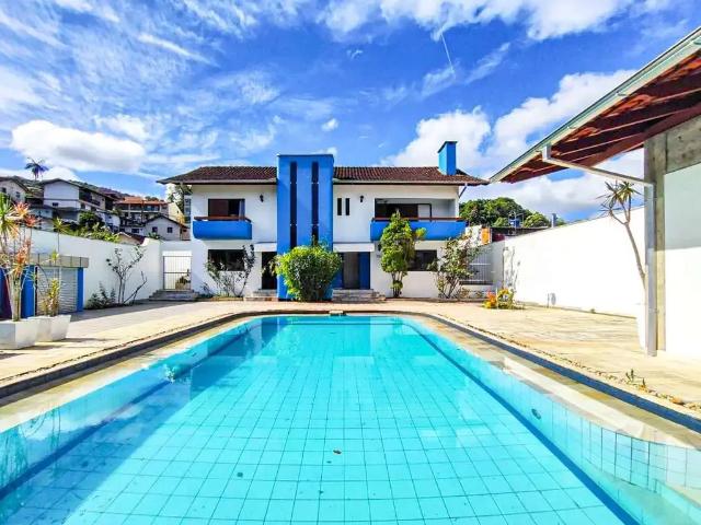 Casa / Sobrado para Venda em Blumenau/SC Garcia 4 Quartos