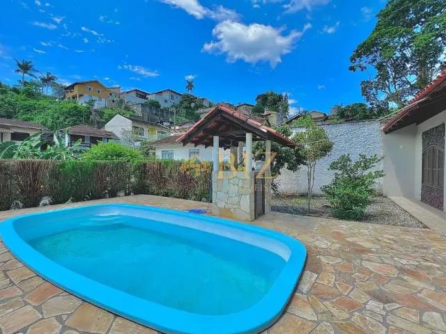 Casa / Sobrado para Venda em Blumenau/SC Garcia 4 Quartos