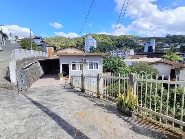 Casa / Sobrado para Venda em Blumenau/SC Garcia 2 Quartos