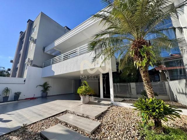 Casa / Sobrado para Venda em Blumenau/SC Salto Weissbach 4 Quartos