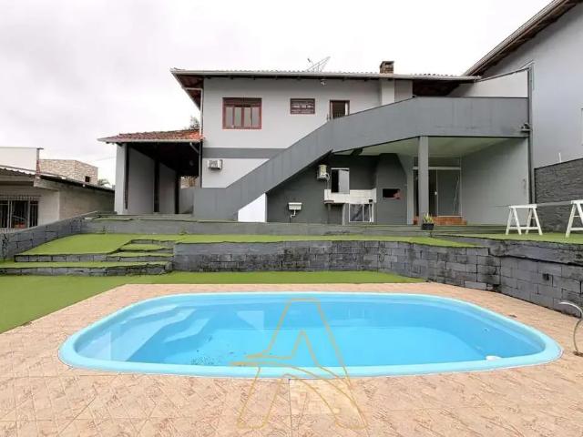 Casa / Sobrado para Venda em Blumenau/SC Velha Central 5 Quartos