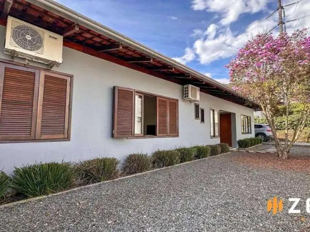 Casa / Sobrado para Venda em Blumenau/SC Velha 4 Quartos