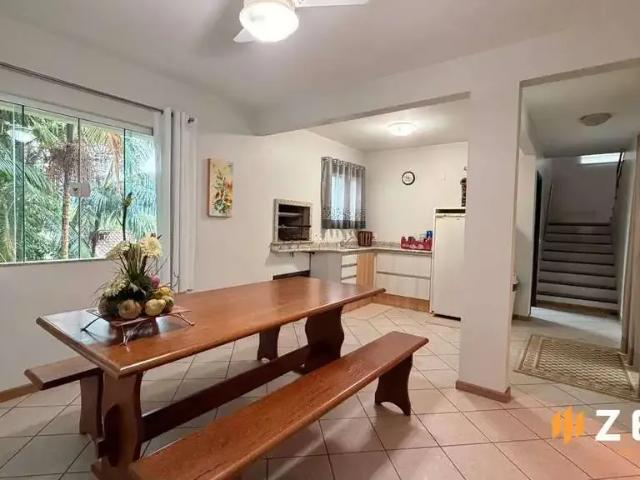 Casa / Sobrado para Venda em Blumenau/SC Velha 4 Quartos