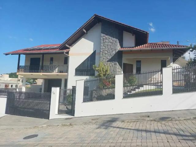 Casa / Sobrado para Venda em Blumenau/SC Velha 4 Quartos