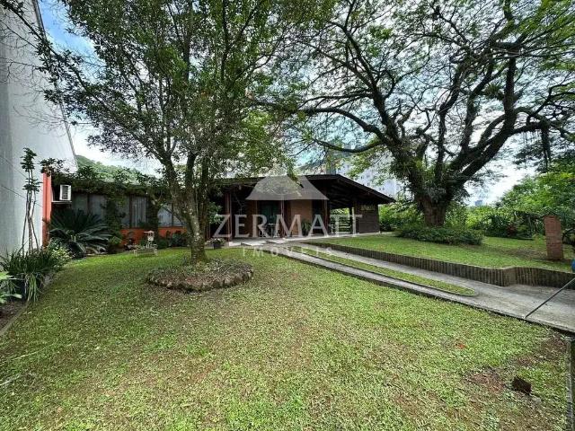 Casa / Sobrado para Venda em Blumenau/SC Vila Nova 4 Quartos