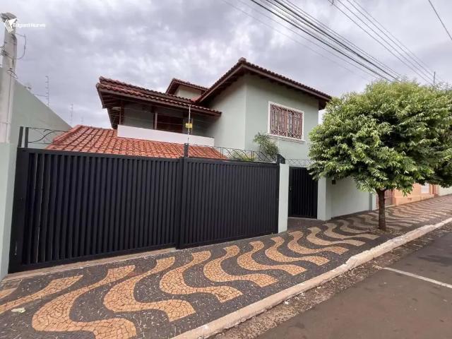 Casa / Sobrado para Venda em Brotas/SP Centro 5 Quartos