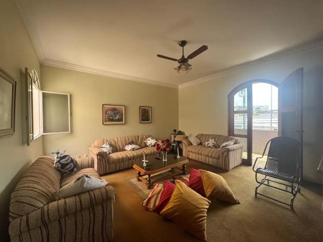 Casa / Sobrado para Venda em Brasília/DF Taguatinga Sul Taguatinga 3 Quartos