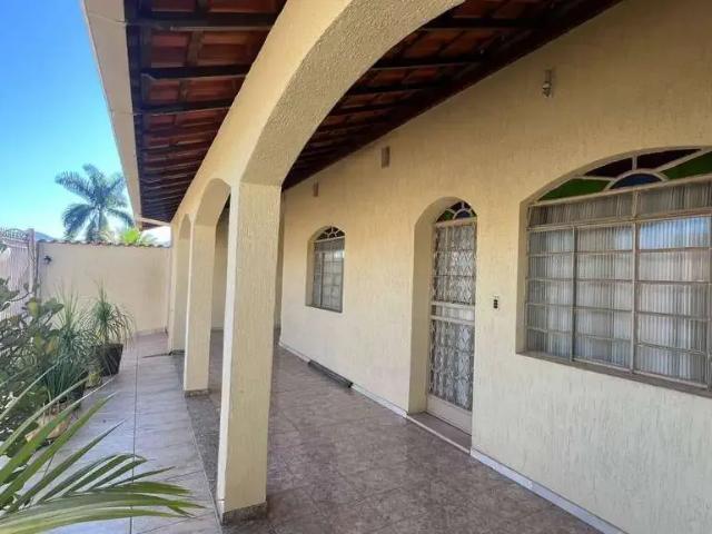 Casa / Sobrado para Venda em Brumadinho/MG Lourdes 3 Quartos