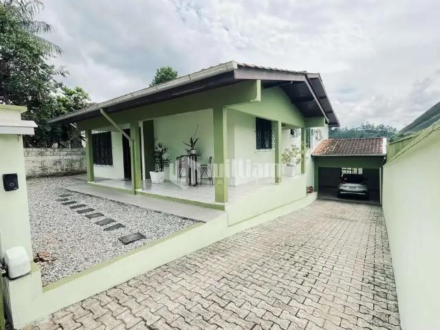 Casa / Sobrado para Venda em Brusque/SC Bateas 3 Quartos