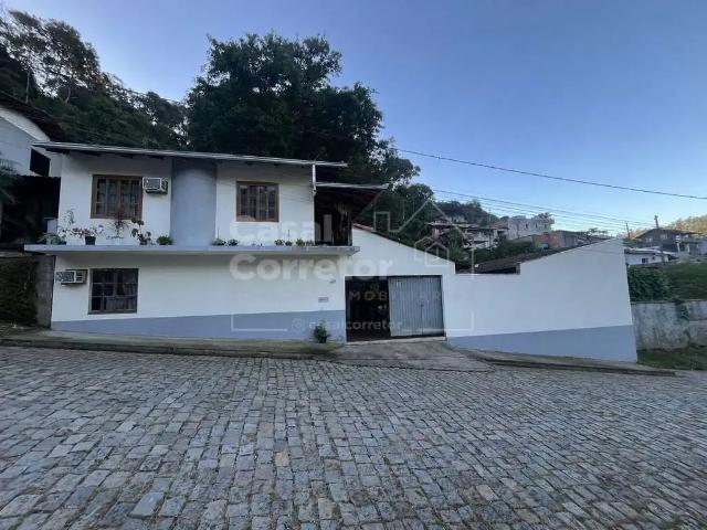 Casa / Sobrado para Venda em Brusque/SC Bateas 4 Quartos