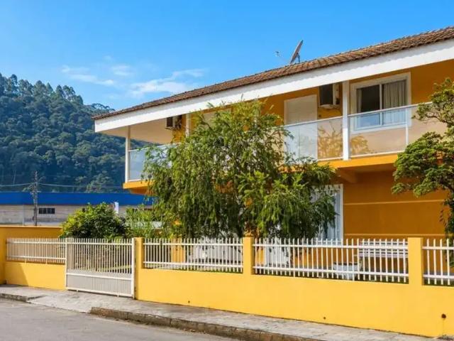 Casa / Sobrado para Venda em Brusque/SC Bateas 5 Quartos
