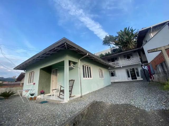 Casa / Sobrado para Venda em Brusque/SC Limeira Baixa 4 Quartos