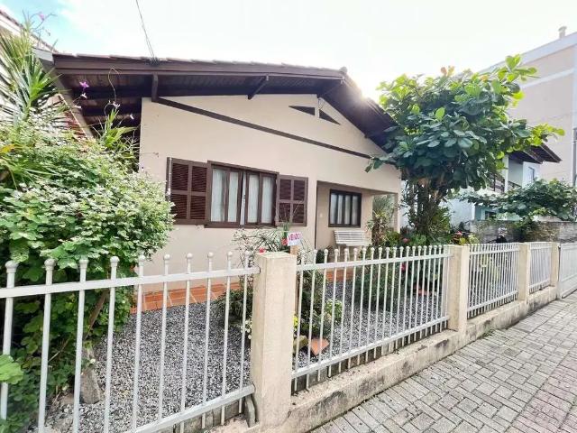 Casa / Sobrado para Venda em Brusque/SC Santa Terezinha 4 Quartos