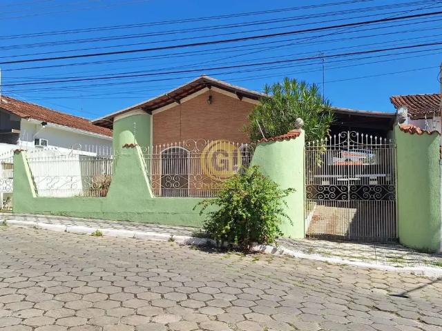 Casa / Sobrado para Venda em Caçapava/SP Centro 4 Quartos