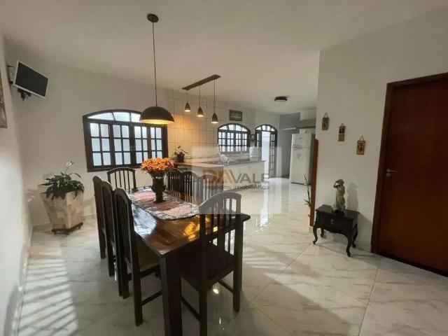 Casa / Sobrado para Venda em Caçapava/SP Vila Pantaleão 4 Quartos