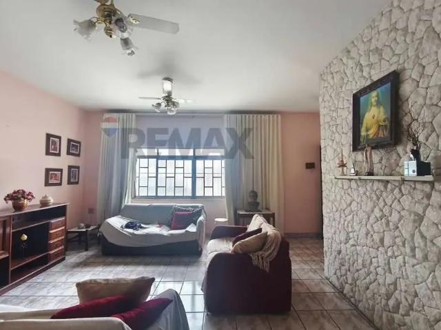 Casa / Sobrado para Venda em Caçapava/SP Vila Resende 5 Quartos
