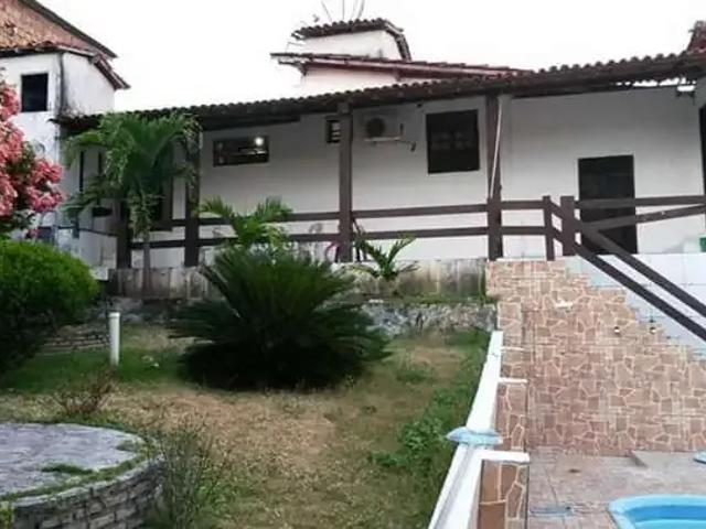 Casa / Sobrado para Venda em Camaçari/BA Monte Gordo 4 Quartos