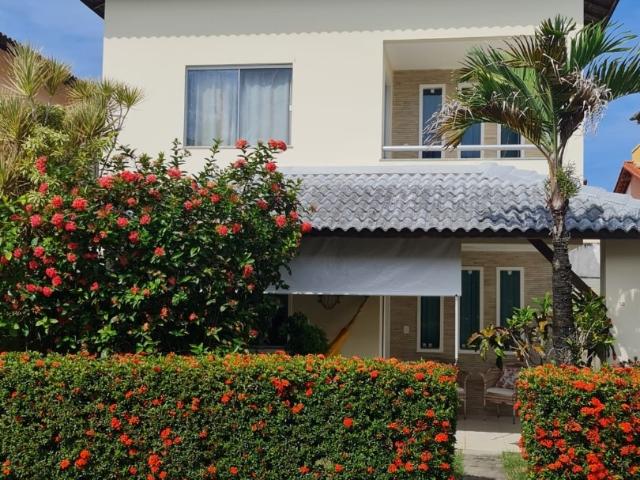 Casa / Sobrado para Venda em Lauro de Freitas/BA Buraquinho 4 Quartos