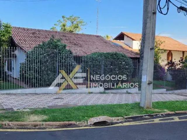 Casa / Sobrado para Venda em Cambé/PR Centro 4 Quartos