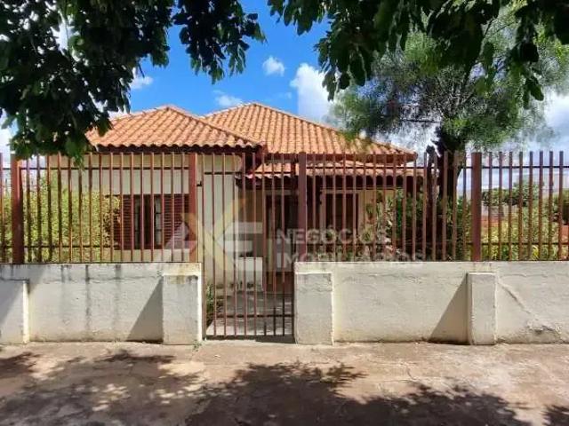 Casa / Sobrado para Venda em Cambé/PR Centro 3 Quartos