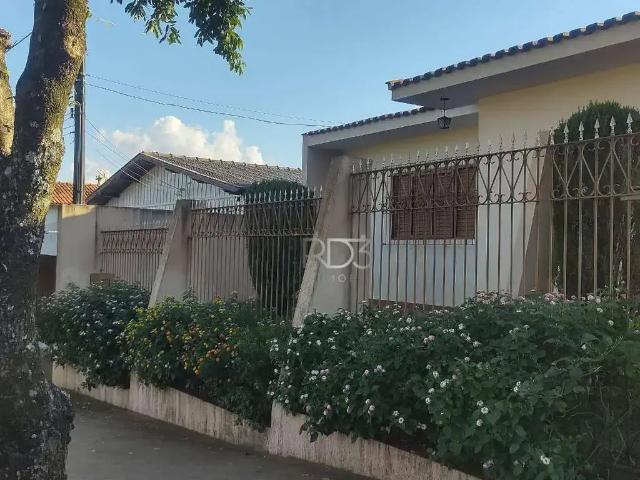 Casa / Sobrado para Venda em Cambé/PR Centro 3 Quartos