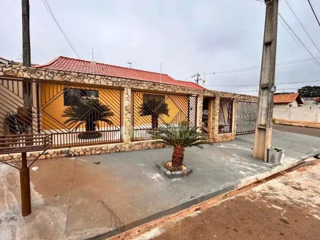 Casa / Sobrado para Venda em Cambé/PR Conjunto Habitacional Antônio Euthymio Casaroto 3 Quartos