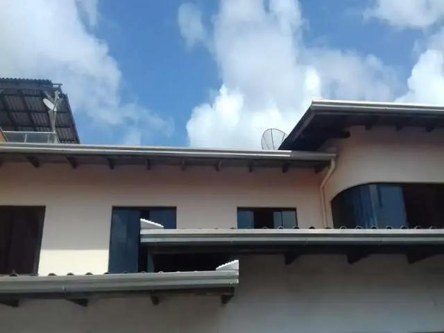 Casa / Sobrado para Venda em Camboriú/SC Monte Alegre 4 Quartos