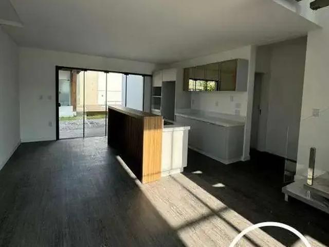 Casa / Sobrado para Venda em Camboriú/SC Areias 4 Quartos