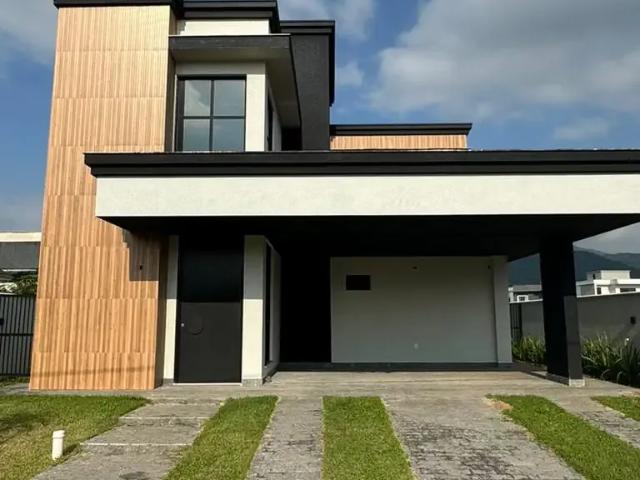 Casa / Sobrado para Venda em Camboriú/SC Areias 4 Quartos