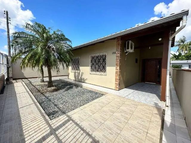 Casa / Sobrado para Venda em Camboriú/SC Areias 3 Quartos