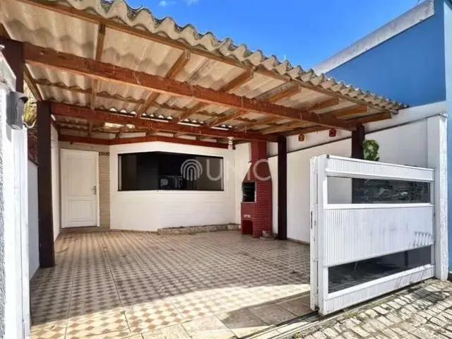 Casa / Sobrado para Venda em Camboriú/SC Areias 3 Quartos