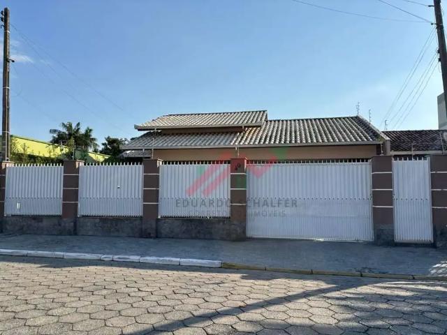 Casa / Sobrado para Venda em Camboriú/SC Areias 3 Quartos