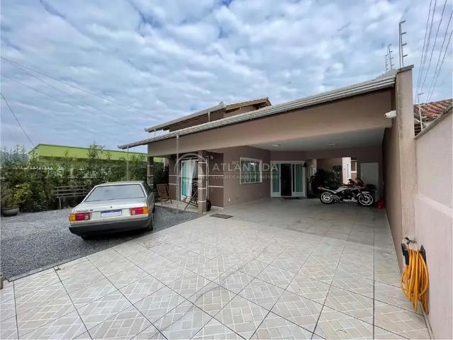 Casa / Sobrado para Venda em Camboriú/SC Areias 3 Quartos