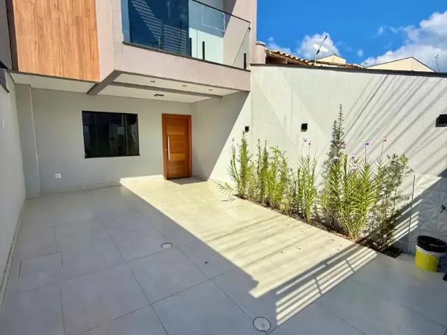 Casa / Sobrado para Venda em Camboriú/SC Areias 3 Quartos