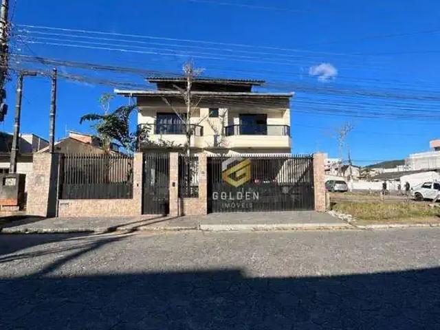 Casa / Sobrado para Venda em Camboriú/SC Areias 3 Quartos