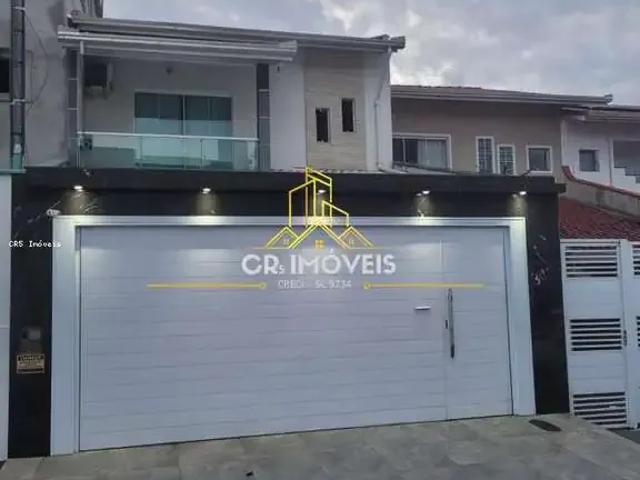 Casa / Sobrado para Venda em Camboriú/SC Areias 3 Quartos