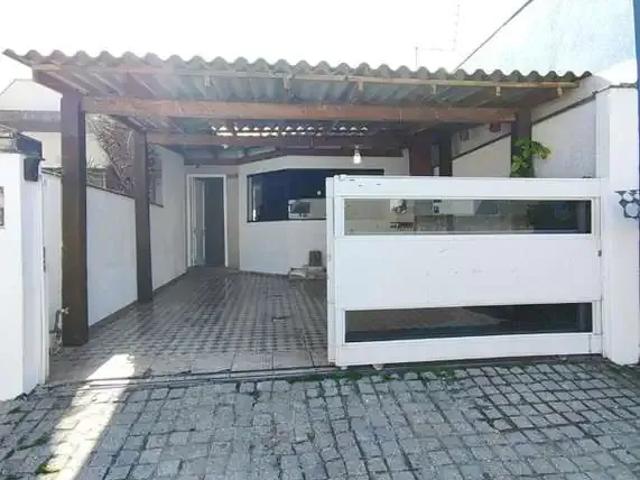 Casa / Sobrado para Venda em Camboriú/SC Areias 3 Quartos