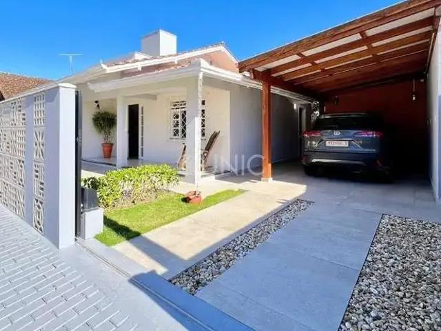 Casa / Sobrado para Venda em Camboriú/SC Cedro 3 Quartos