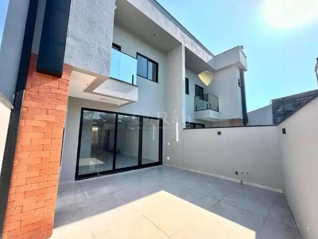 Casa / Sobrado para Venda em Camboriú/SC Cedro 3 Quartos