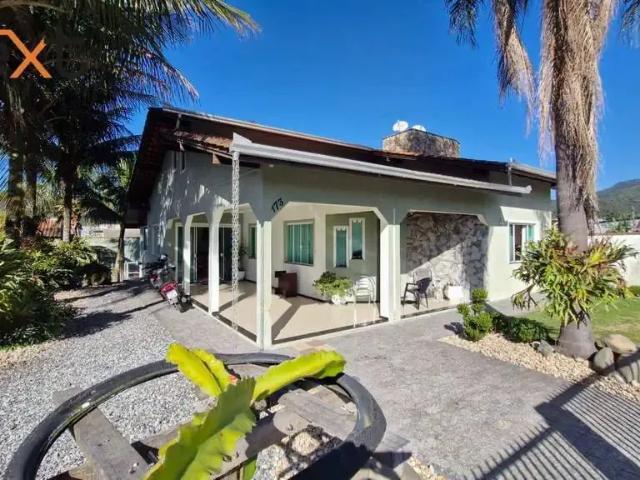 Casa / Sobrado para Venda em Camboriú/SC Centro 4 Quartos