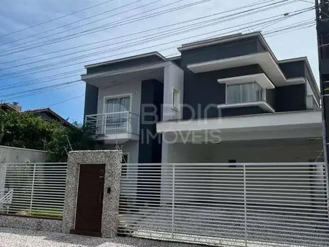 Casa / Sobrado para Venda em Camboriú/SC Centro 4 Quartos
