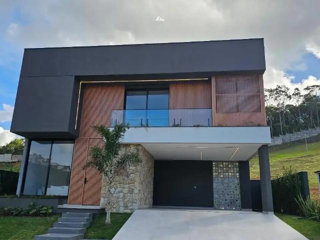 Casa / Sobrado para Venda em Camboriú/SC Centro 4 Quartos