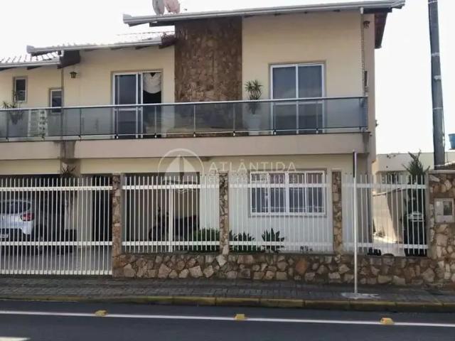 Casa / Sobrado para Venda em Camboriú/SC Centro 4 Quartos