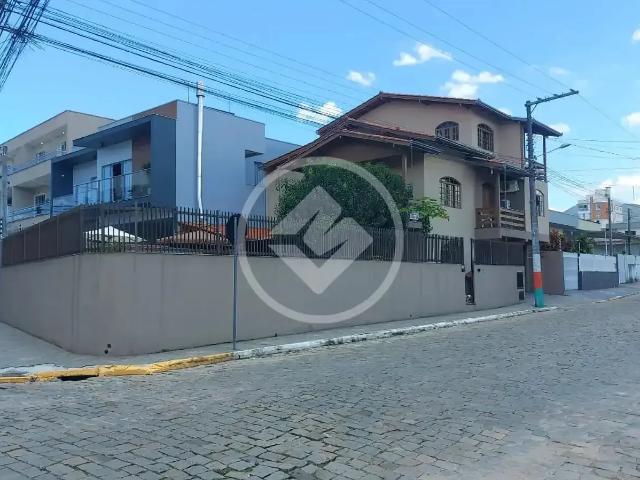 Casa / Sobrado para Venda em Camboriú/SC Centro 4 Quartos