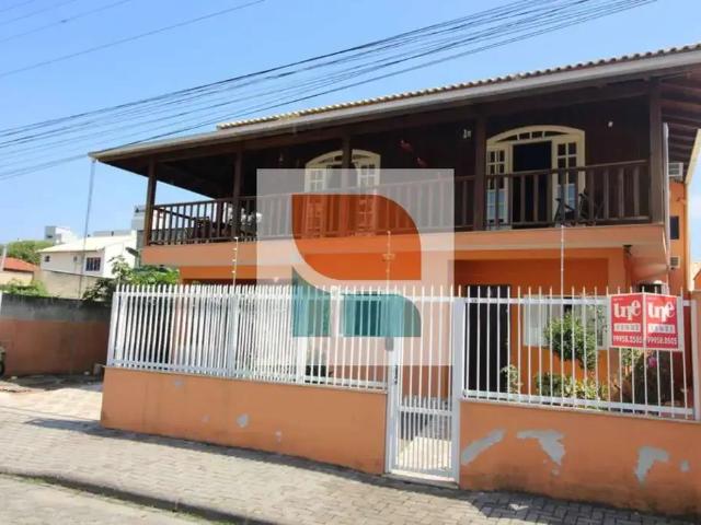 Casa / Sobrado para Venda em Camboriú/SC Centro 5 Quartos