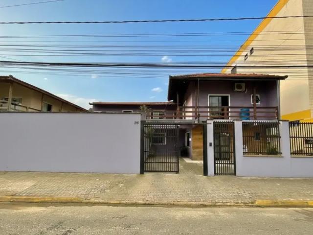 Casa / Sobrado para Venda em Camboriú/SC Centro 6 Quartos