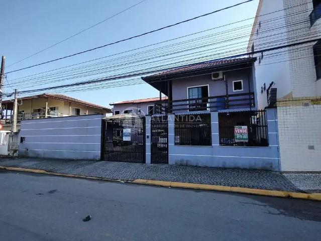 Casa / Sobrado para Venda em Camboriú/SC Centro 6 Quartos
