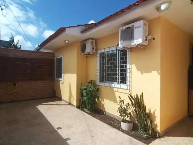 Casa / Sobrado para Venda em Camboriú/SC Centro 2 Quartos