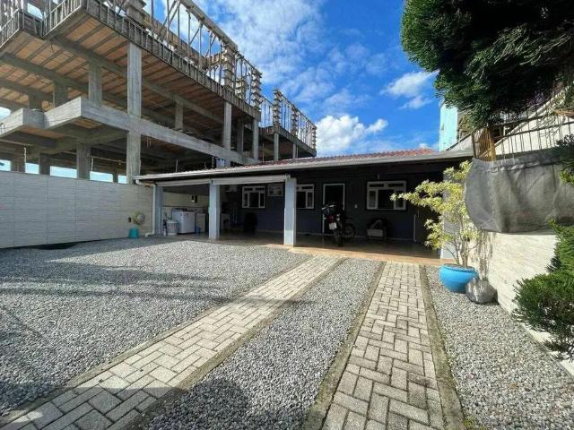 Casa / Sobrado para Venda em Camboriú/SC Centro 2 Quartos